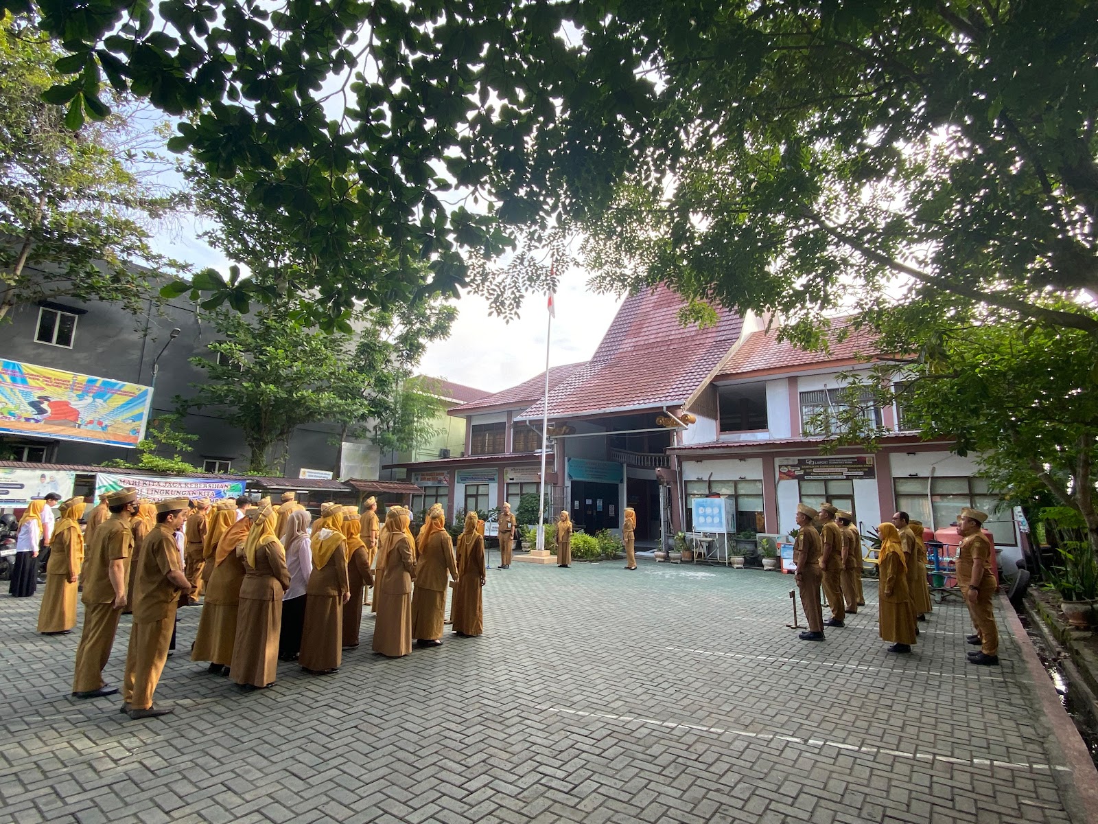 Apel Pagi Gabungan ASN dan Non ASN se Kecamatan Banjarmasin Timur ... Apel Pagi Gabungan ASN dan Non ASN se Kecamatan Banjarmasin Timur ...